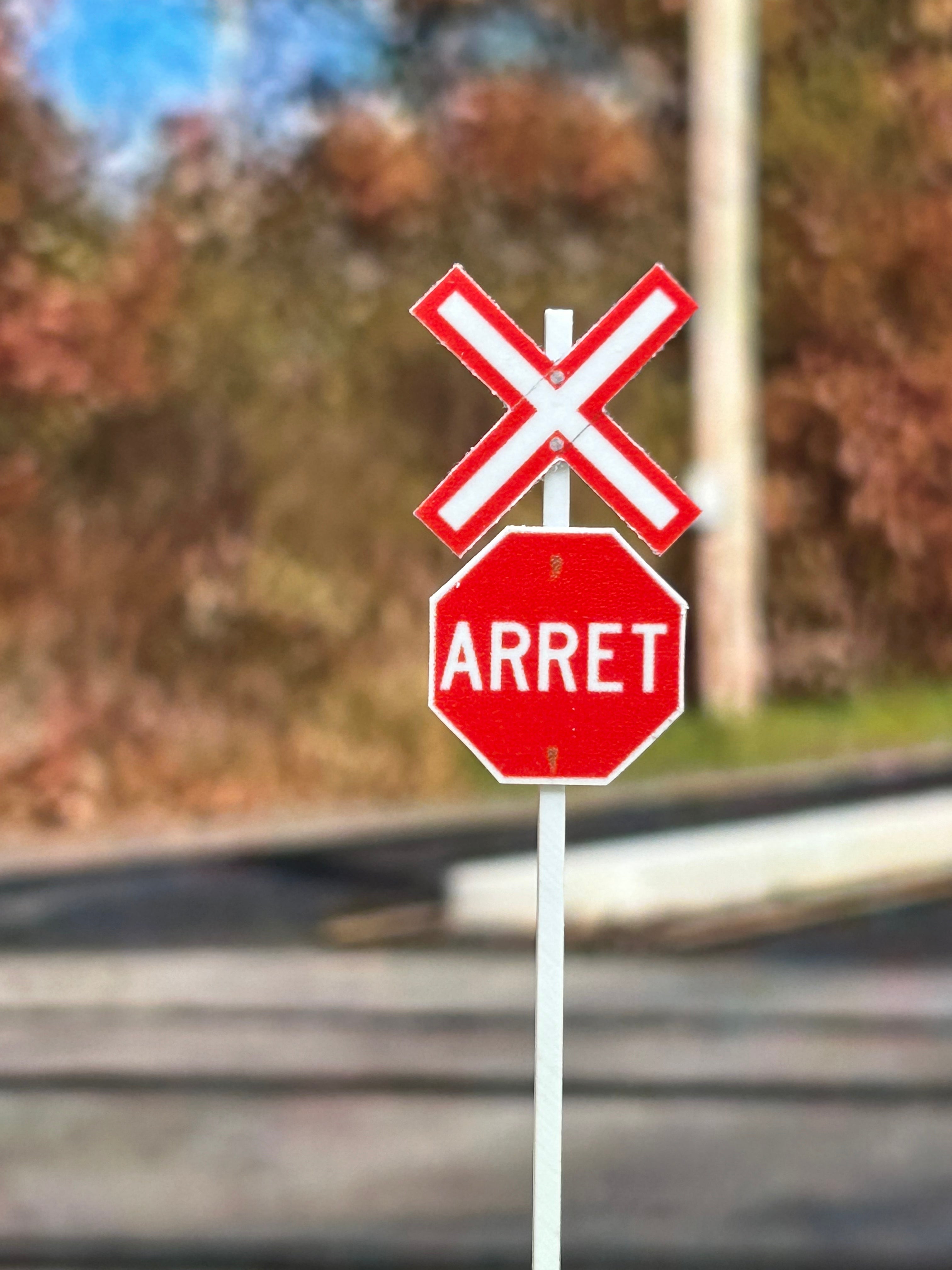 Scale Detailed Model Street and Railroad Signs in 1:87 HO – ScaleSigns.com