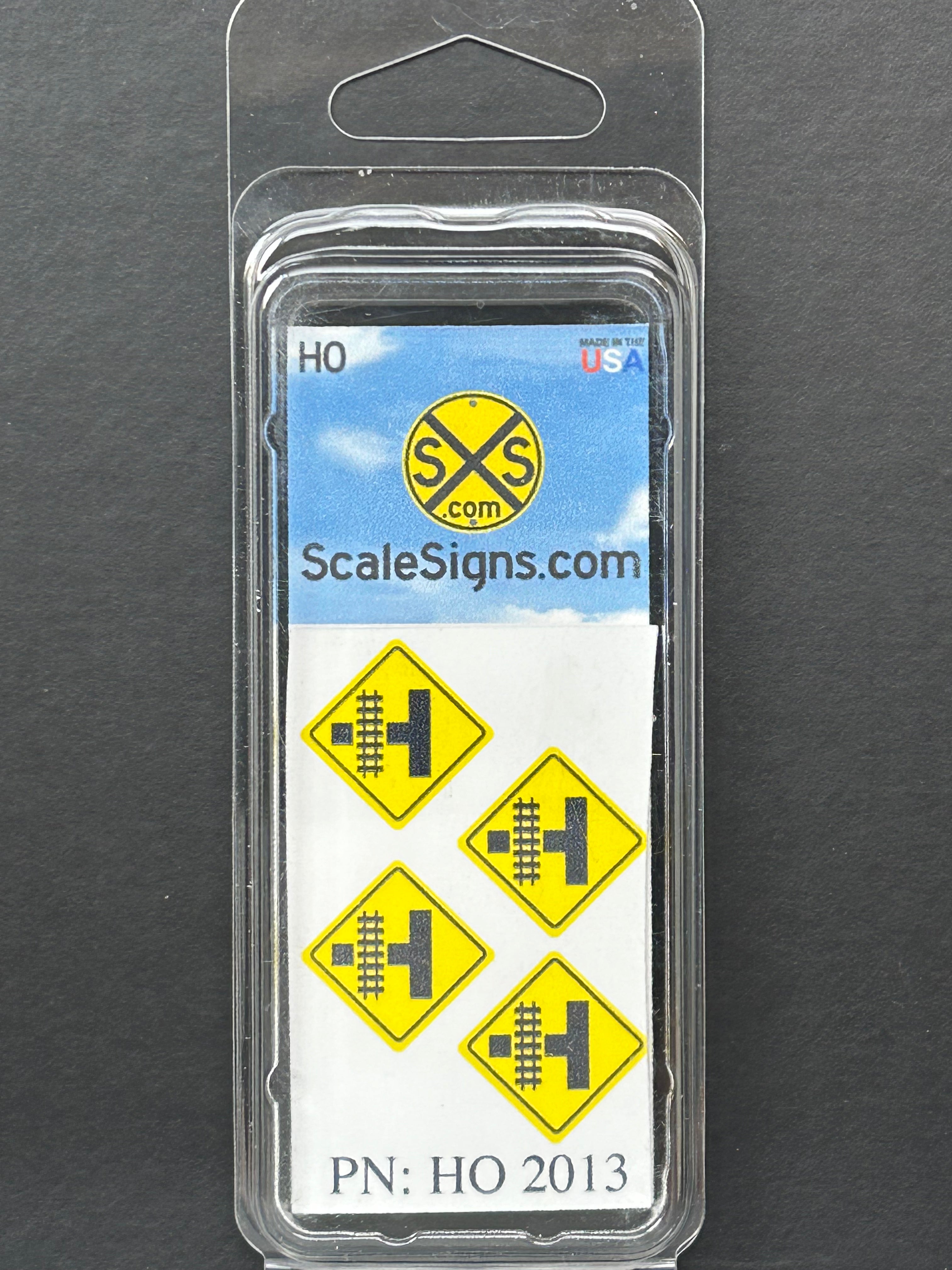 🟢 Railroad Crossing – ScaleSigns.com