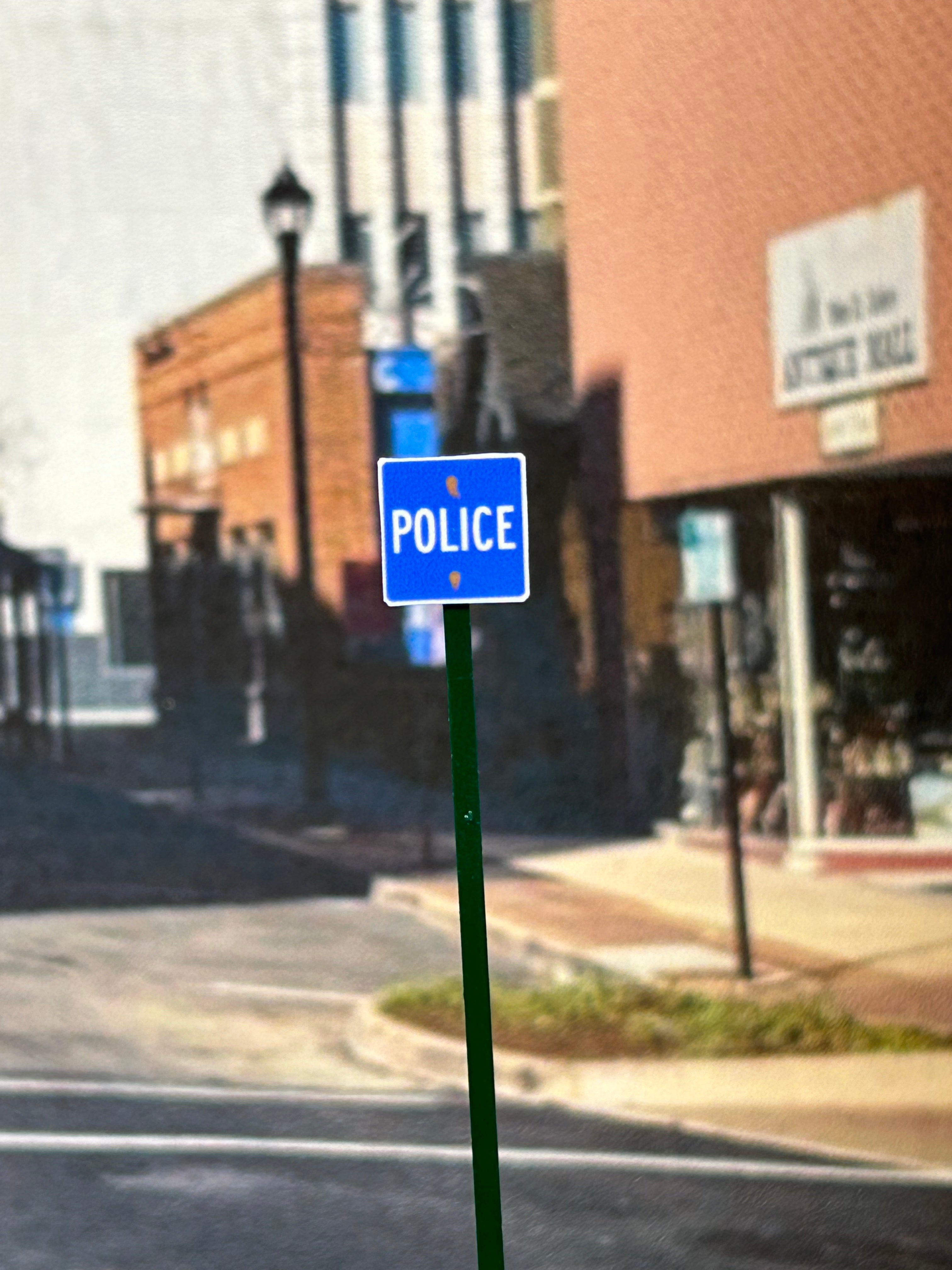 Scale Detailed Model Street and Railroad Signs in 1:87 HO – ScaleSigns.com