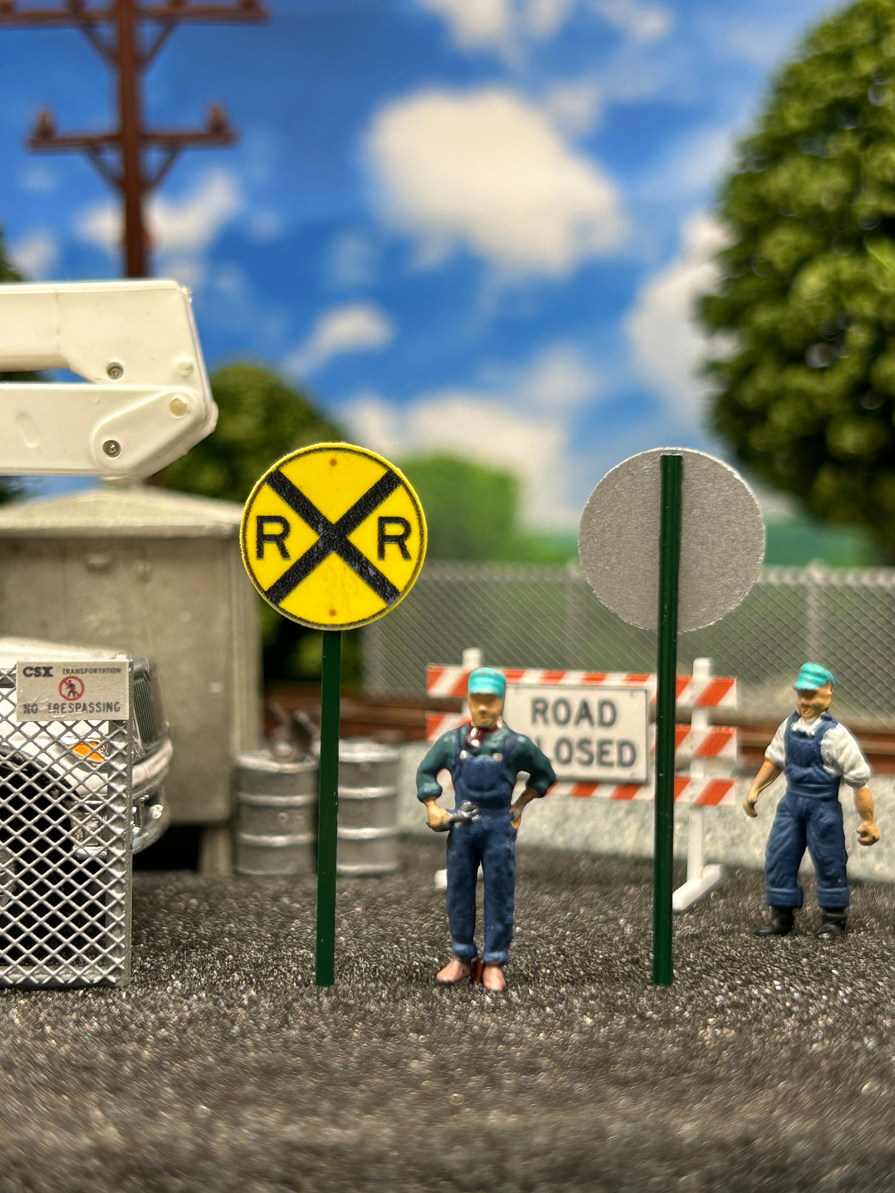 HO Scale Detailed Model Street & Railroad Traffic Road Signs in 1:87 ...