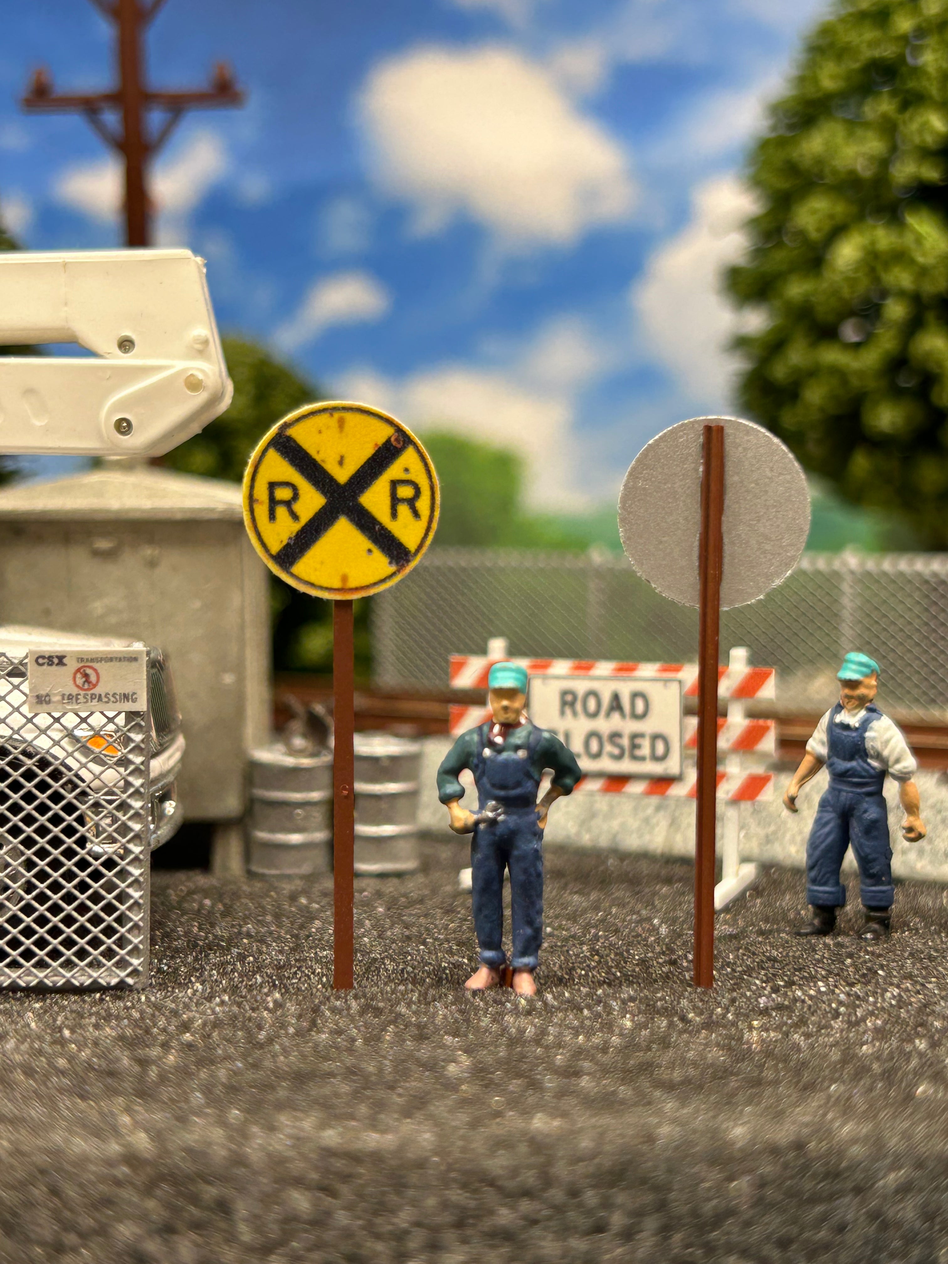 Scale Detailed Model Street and Railroad Signs in 1:87 HO – ScaleSigns.com