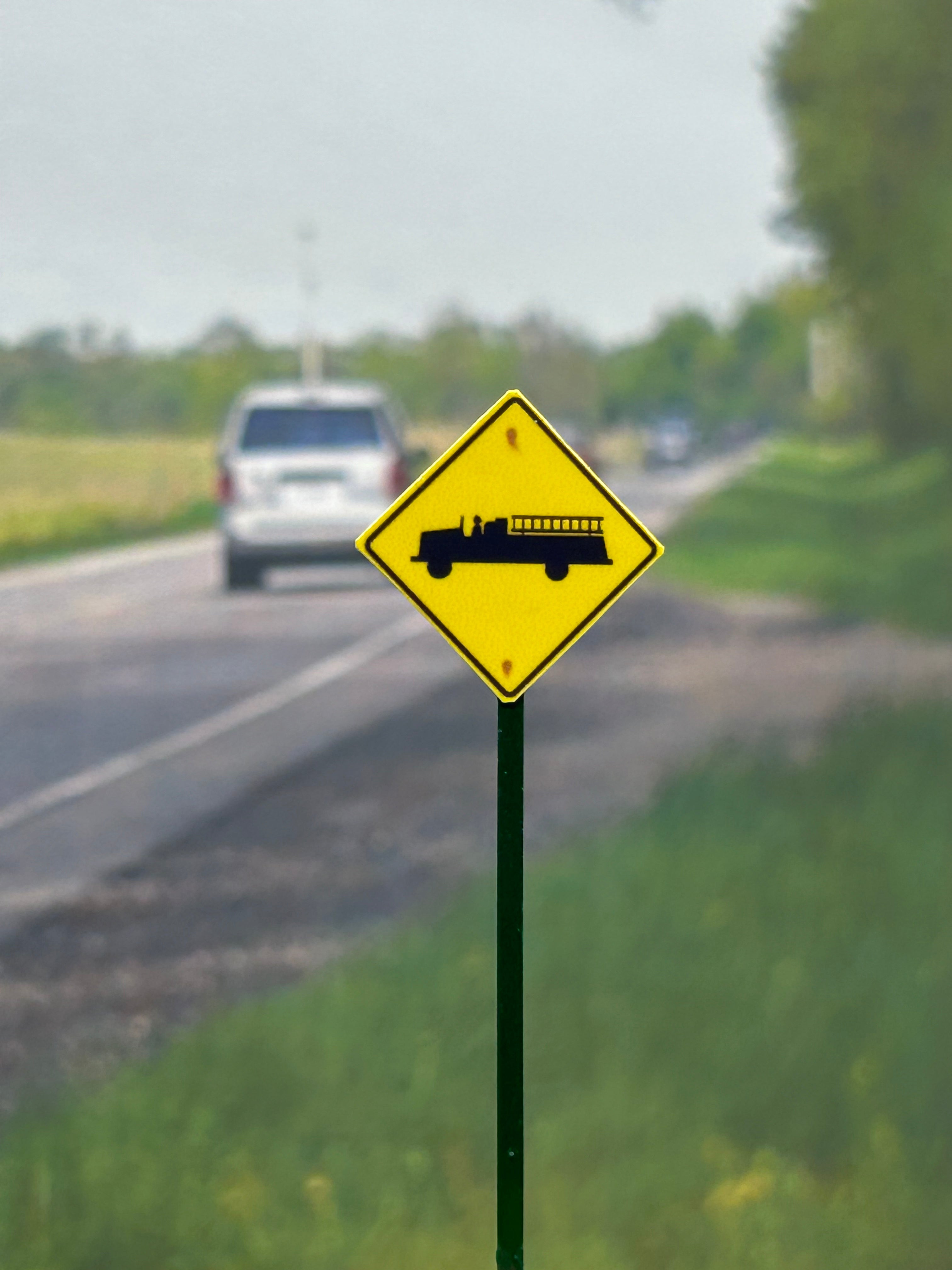 Scale Detailed Model Street and Railroad Signs in 1:87 HO – ScaleSigns.com