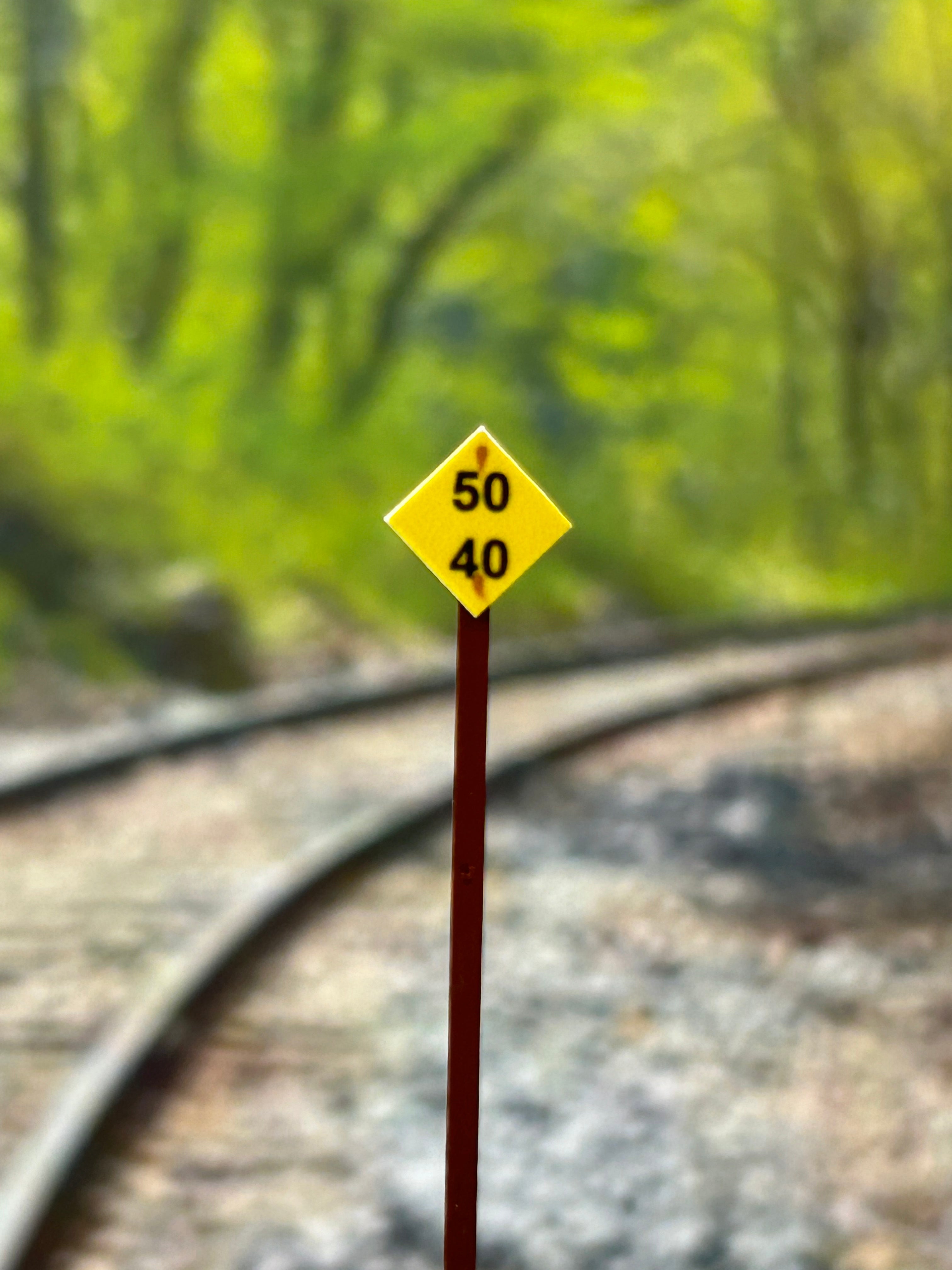 Scale Detailed Model Street and Railroad Signs in 1:87 HO – ScaleSigns.com